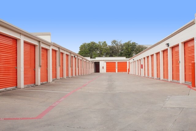 Dallas, TX, Self-Storage Near 2420 N Haskell Ave | 1-844-726-4531 I ...