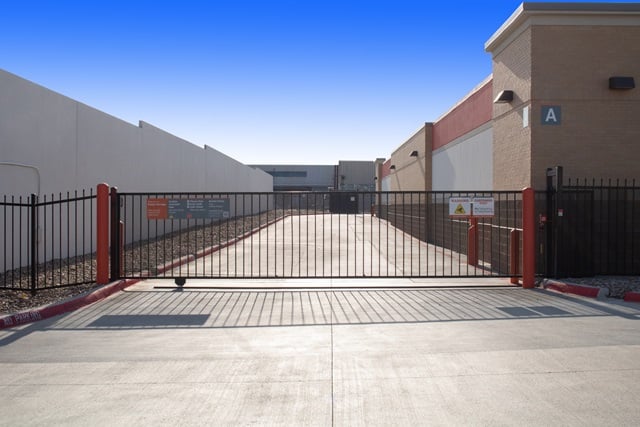 Arlington, TX, Self-Storage Near 175 S Watson Road | 1-844-726-4531 I ...